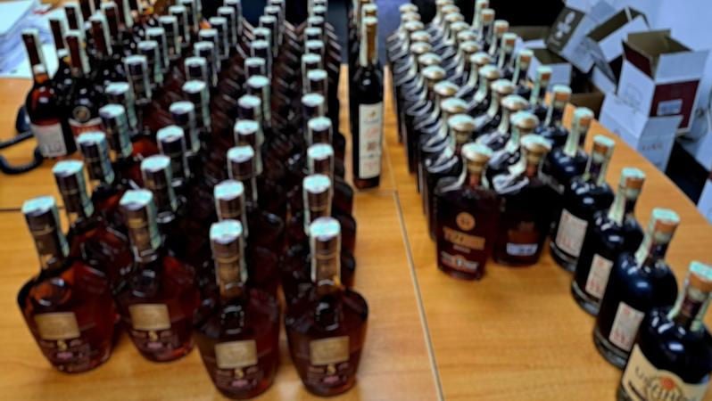 Un moldovean a fost prins cu peste 100 de sticle de coniac la Vamă ...