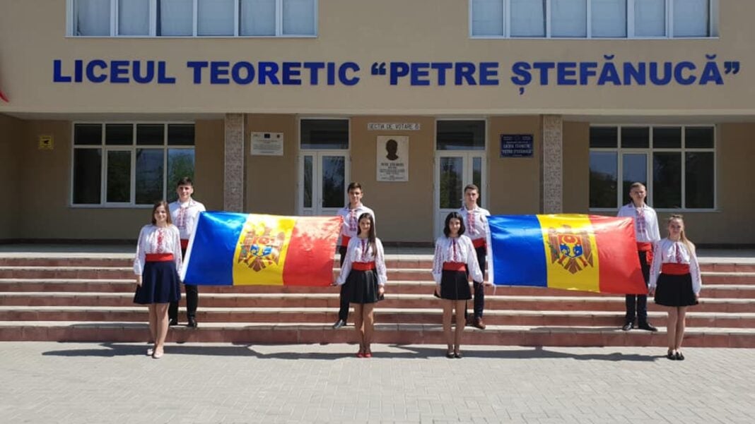 Liceul Teoretic „Petre Ștefănucă” din Ialoveni - singura instituție din țară unde este ...