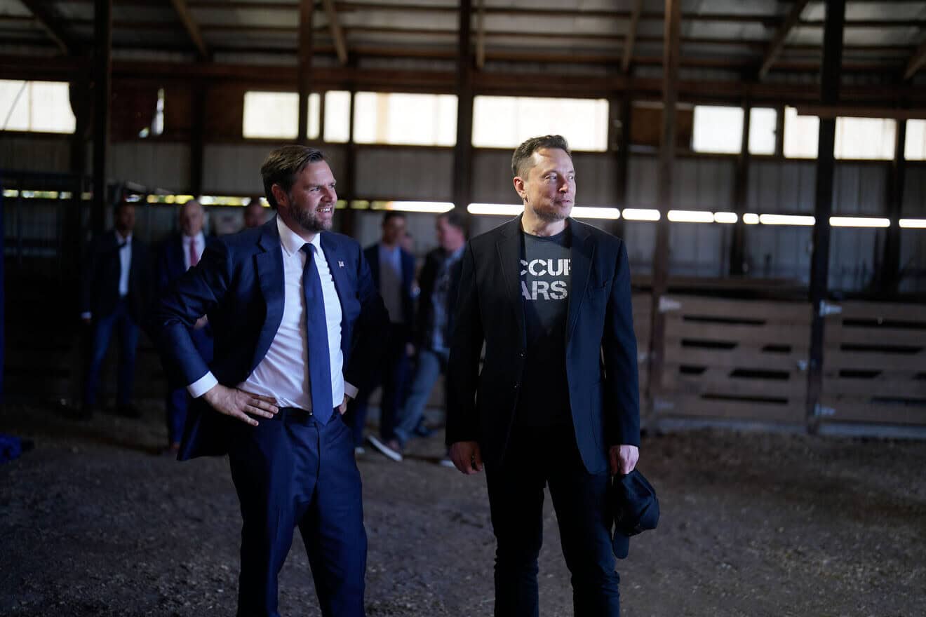 Elon Musk l-a numit pe J. D. Vance, într-o postare, 'viitorul ...