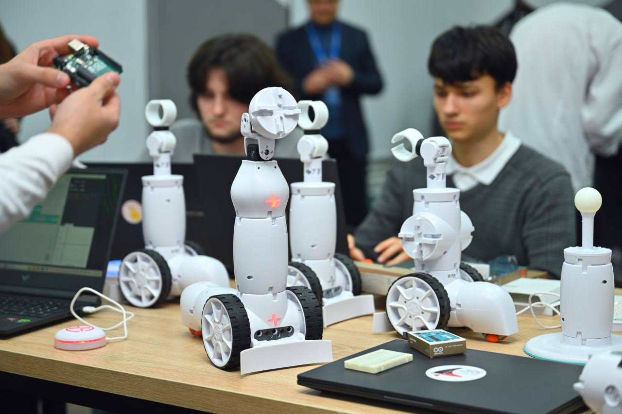 A fost lansat Clubul de Robotică și 3D pentru tinerii din capitală ...