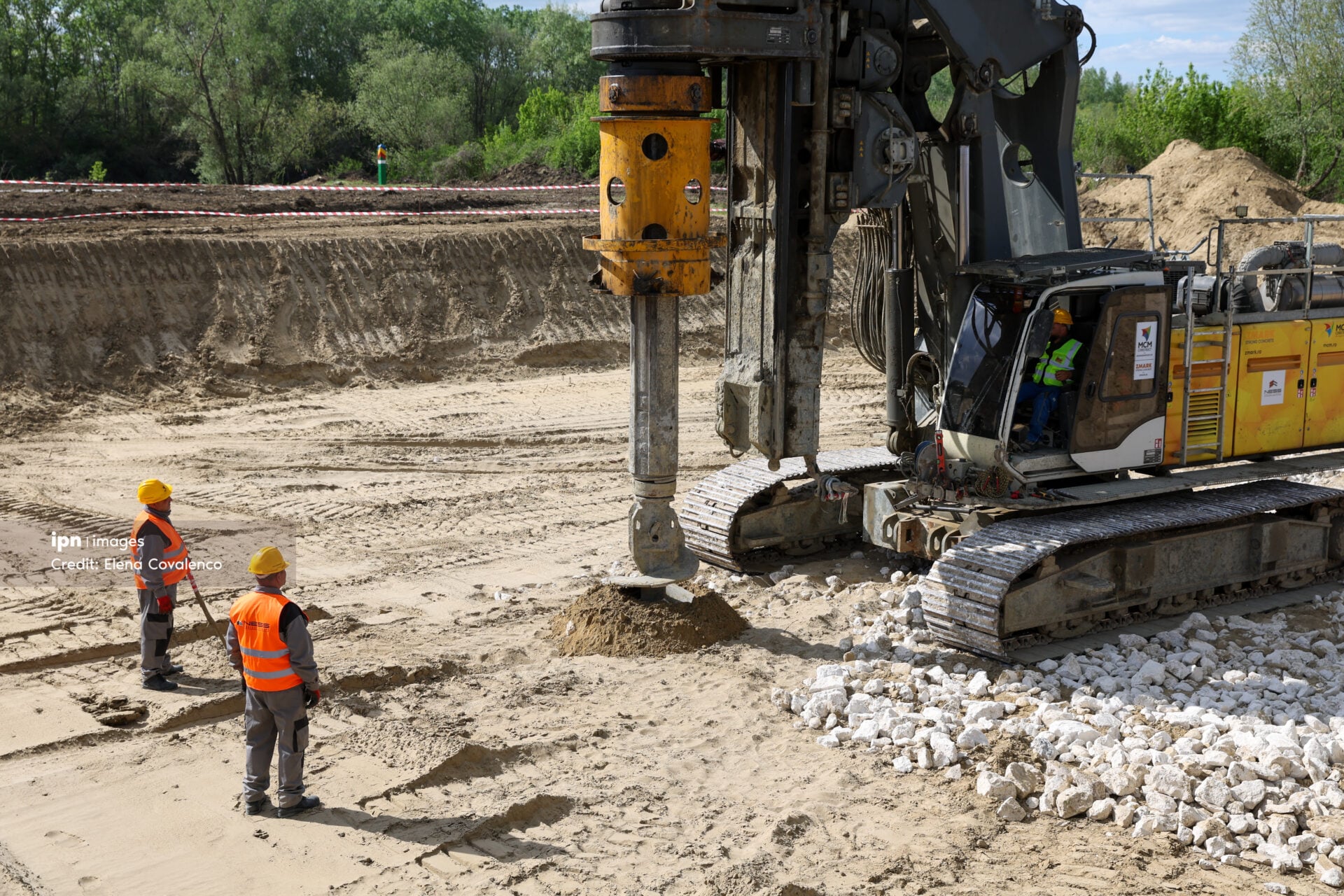 La Ungheni au început lucrările la primul pod dintre România și R ...
