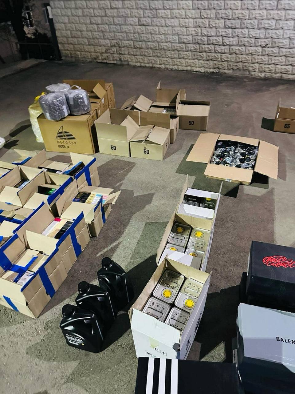 Păzea! Mărfuri „de brand” de proveniență dubioasă urmau să ajungă în ...