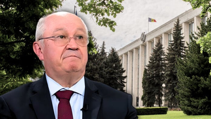 Munteanu va avea acelaşi salariu ca Recean: aproximativ 1.000 de euro ...