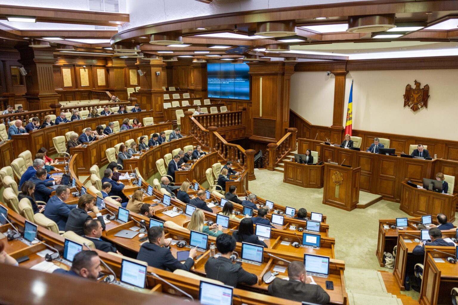 Parlamentul aprobă noi reguli pentru salariul minim - Stiripesurse.md