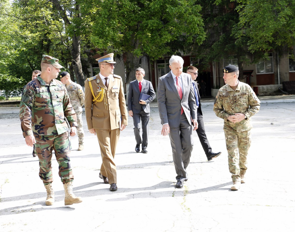 Principele Radu al României, în vizită la Colegiul Militar 'Alexandru ...