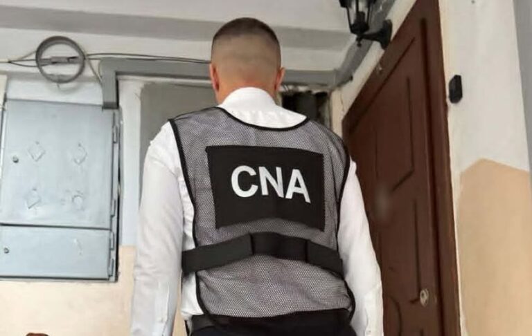Doi decani ai Universității de Stat din Comrat, reținuți de CNA într-un ...