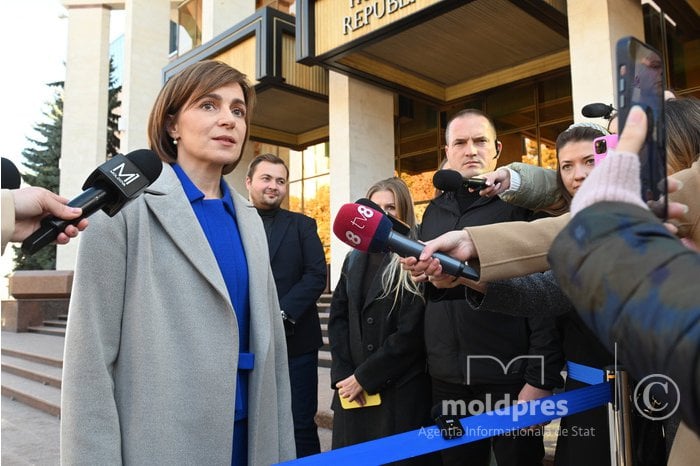 GALERIE FOTO/ Imagini de la sosirea celor doi candidați, Maia Sandu și ...