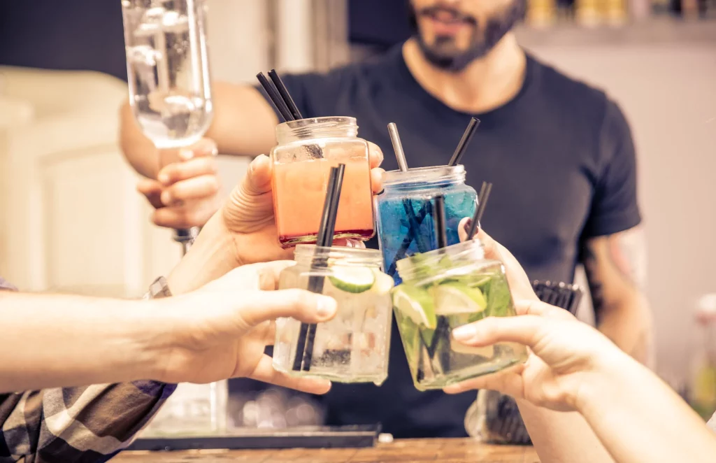 Chiar și un pahar de alcool pe zi crește riscurile pentru sănătate ...