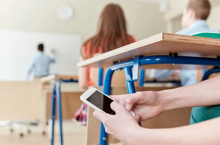 Ce prevede regulamentul de interzicere a telefoanelor la ore și cum ...